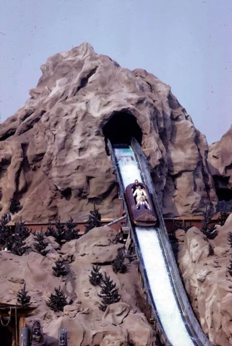 Throwback - Old Timber Mountain Log Ride and its Construction