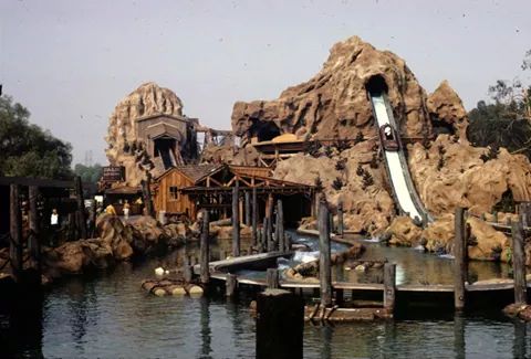 Throwback - Old Timber Mountain Log Ride and its Construction