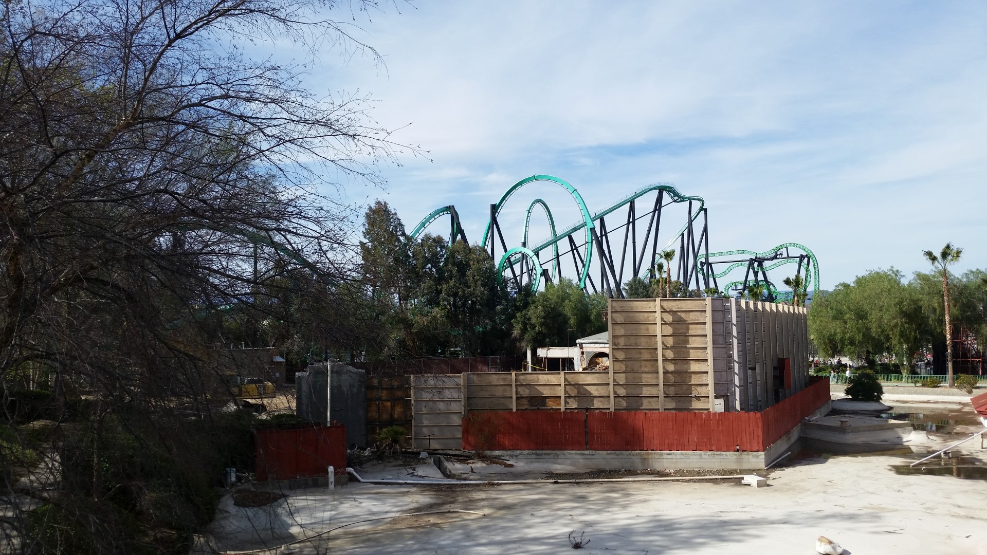 Six Flags Magic Mountain at Capacity + Quick Update - Coaster Kings