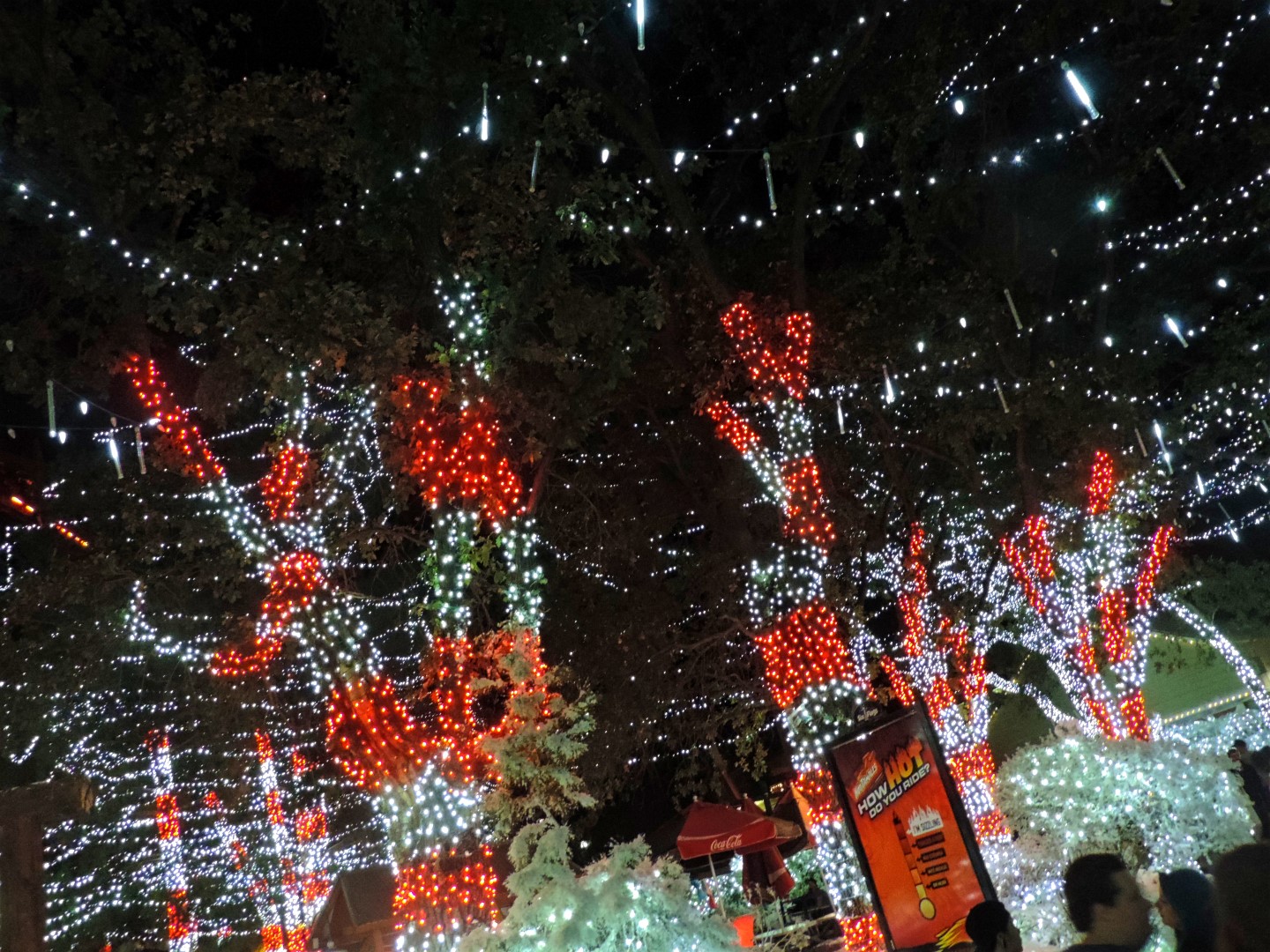 Holiday in the Park Opens at Six Flags Magic Mountain - 2016 - Coaster ...