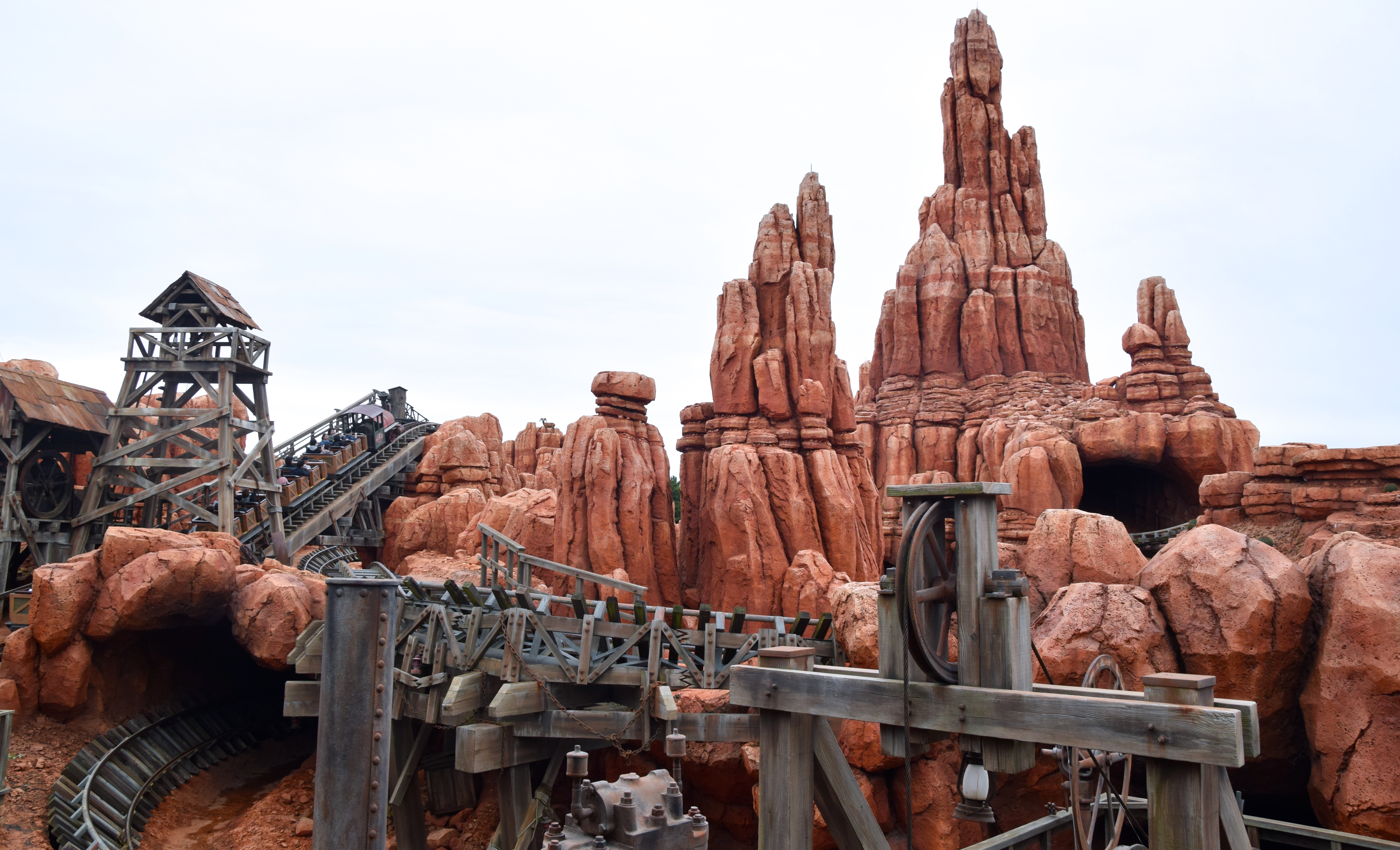 Tokyo Disneyland - Coaster Kings