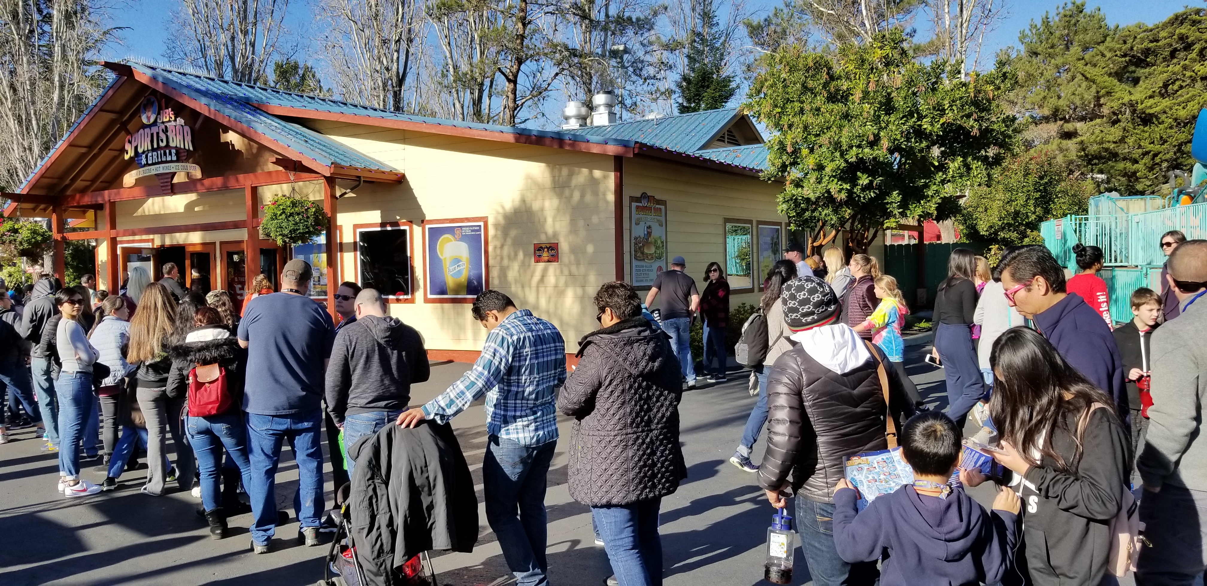 One of the Busiest Days at Six Flags Discovery Kingdom - Photos ...