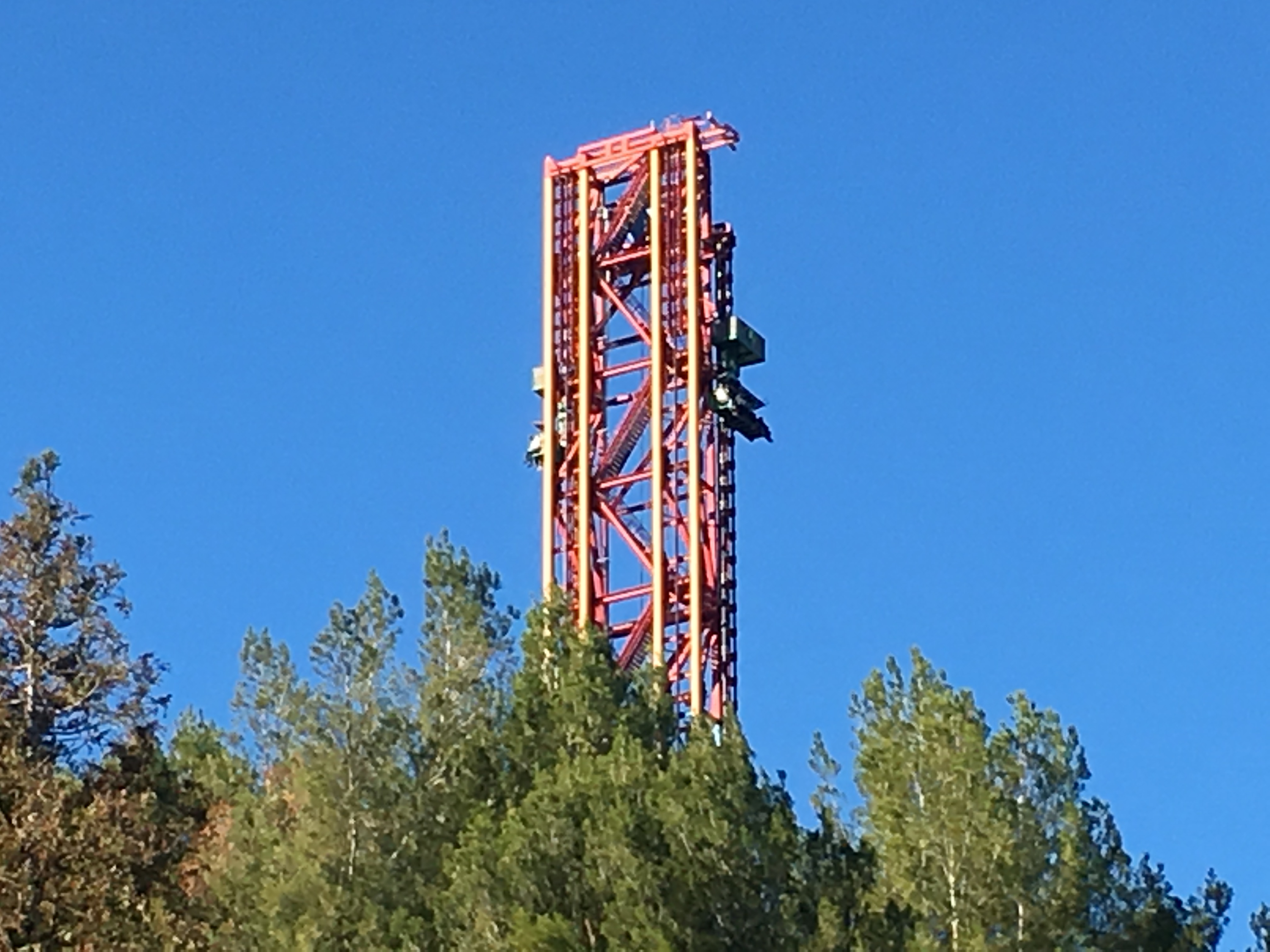 Six Flags Magic Mountain- December 7th Park Update - Coaster Kings