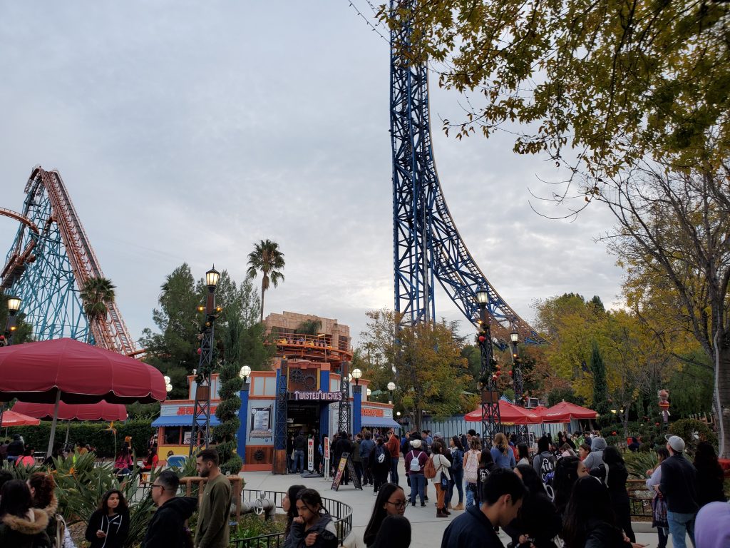 Crazy Holiday Crowds at Six Flags Magic Mountain - Coaster Kings