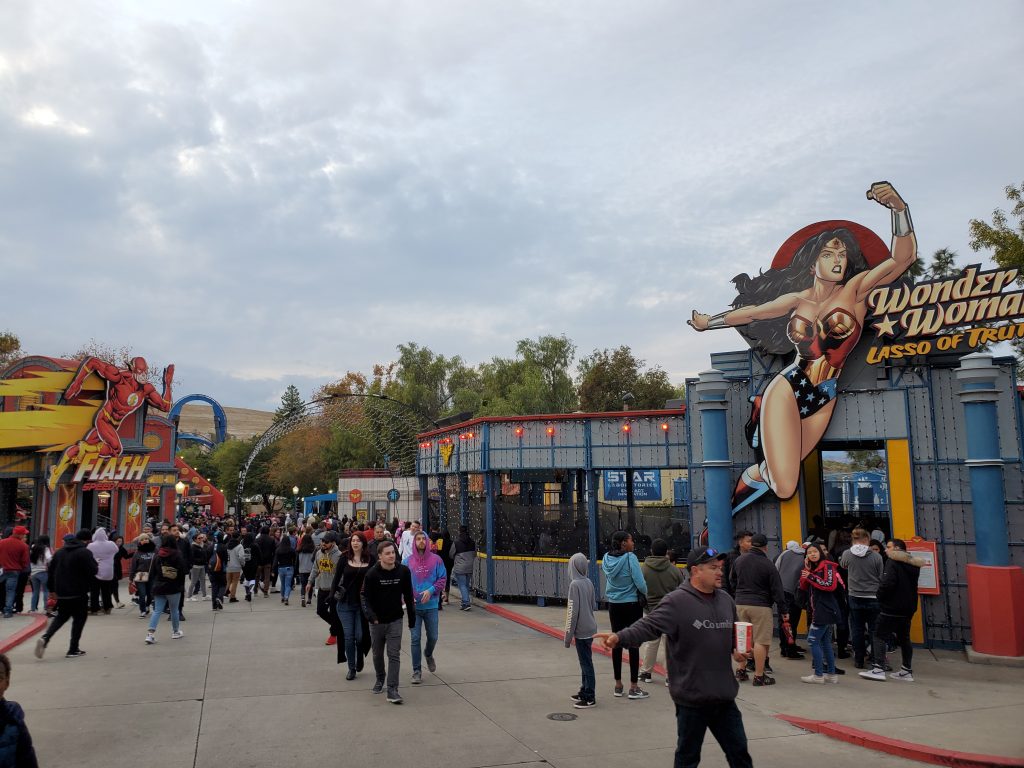 Crazy Holiday Crowds at Six Flags Magic Mountain - Coaster Kings