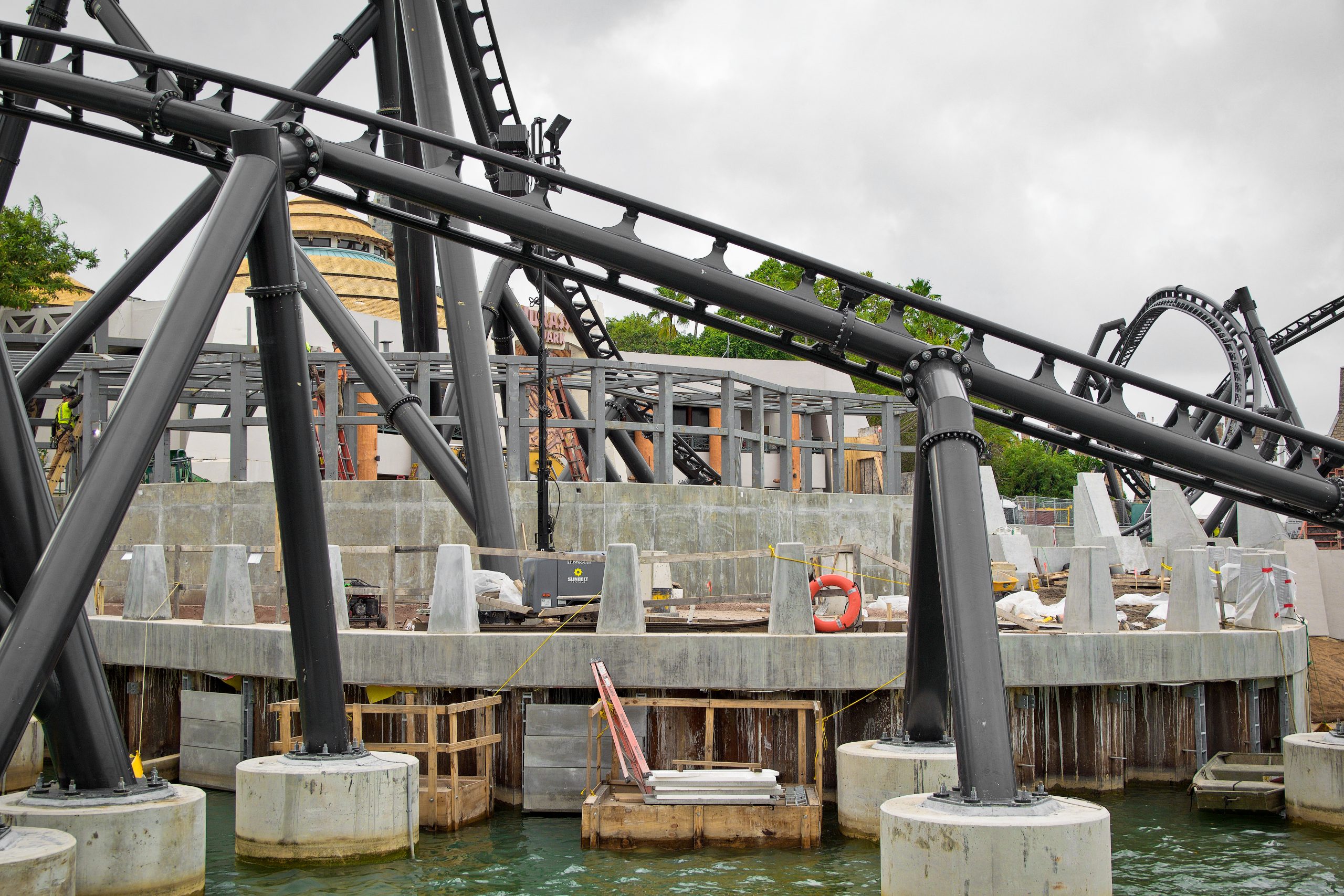 VelociCoaster Update - Universal's Islands of Adventure - Late October ...