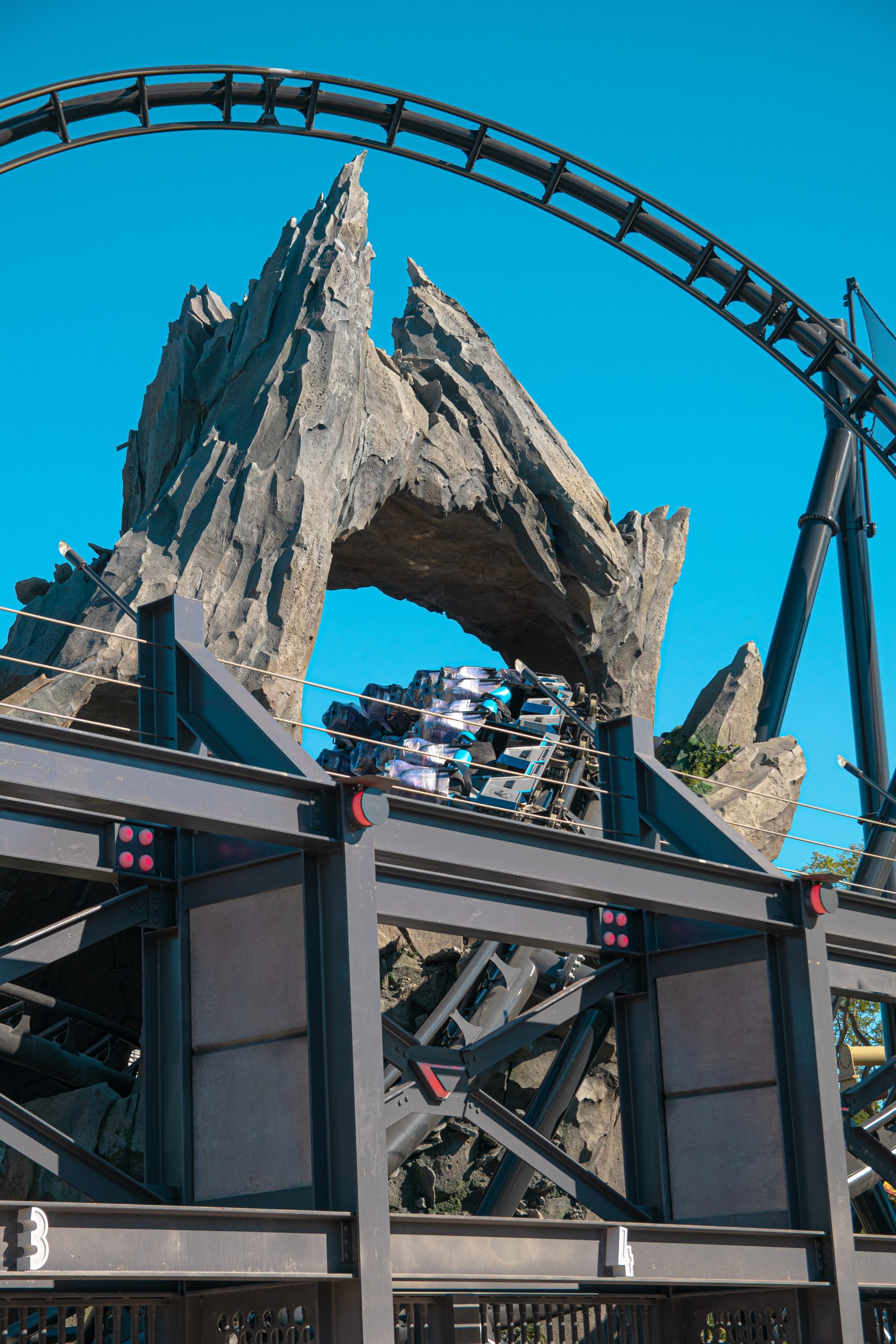 Jurassic World: VelociCoaster Daytime Testing Footage - December 9 ...