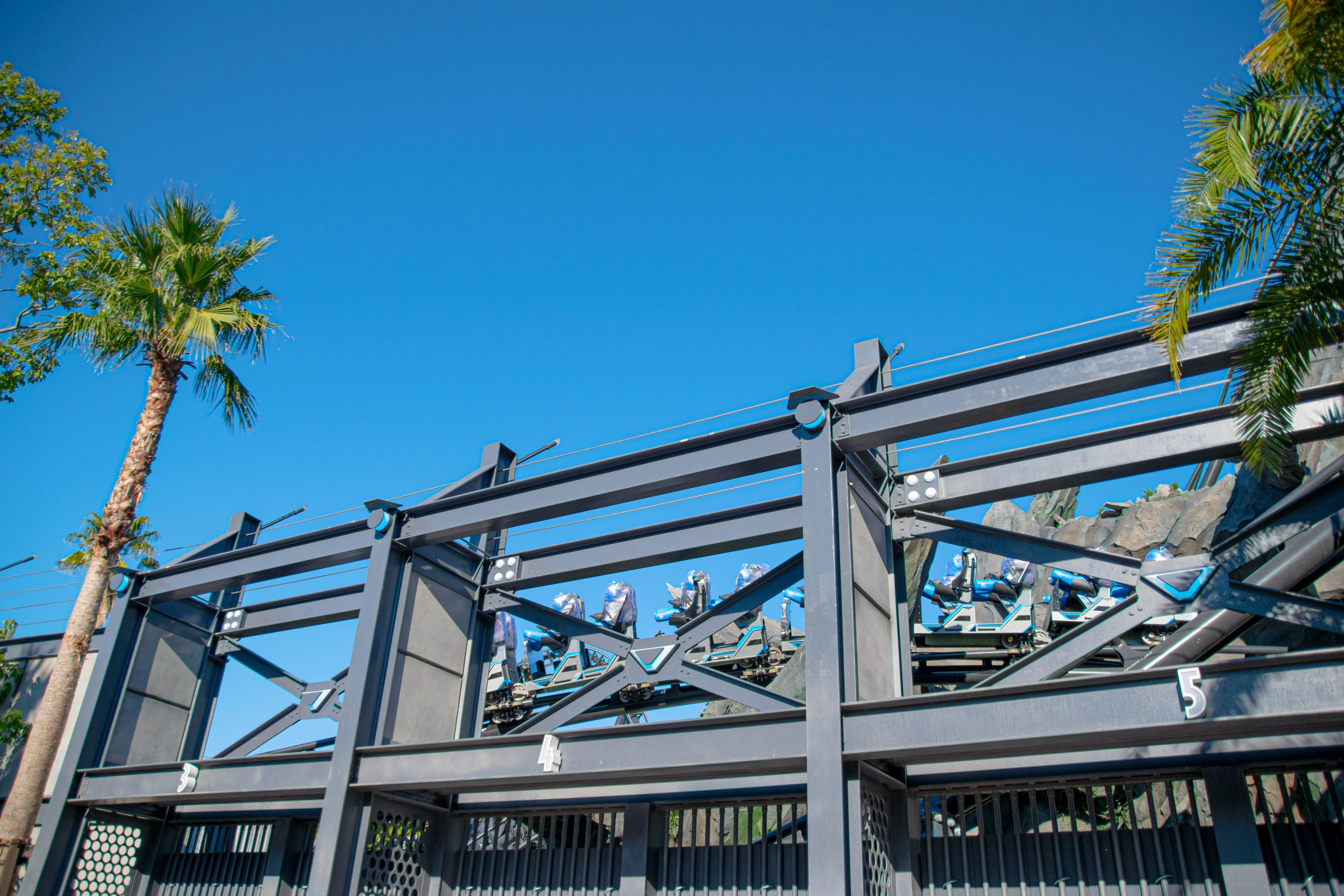 Jurassic World: VelociCoaster Daytime Testing Footage - December 9 ...