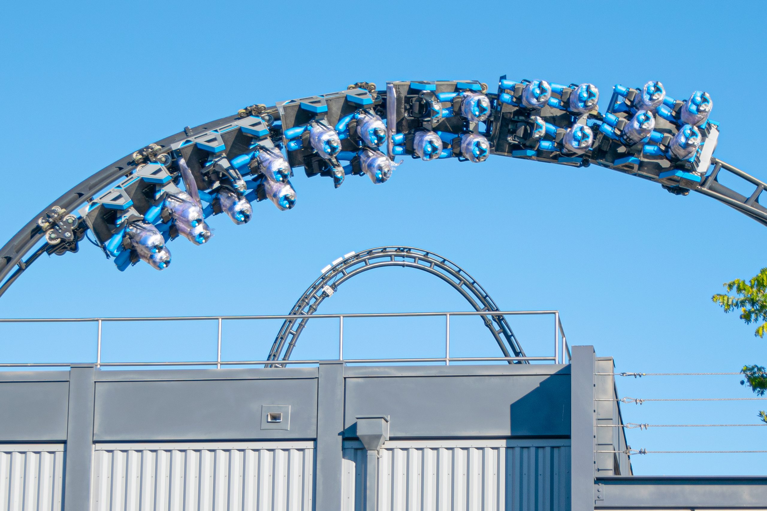 Jurassic World: VelociCoaster Daytime Testing Footage - December 9 ...