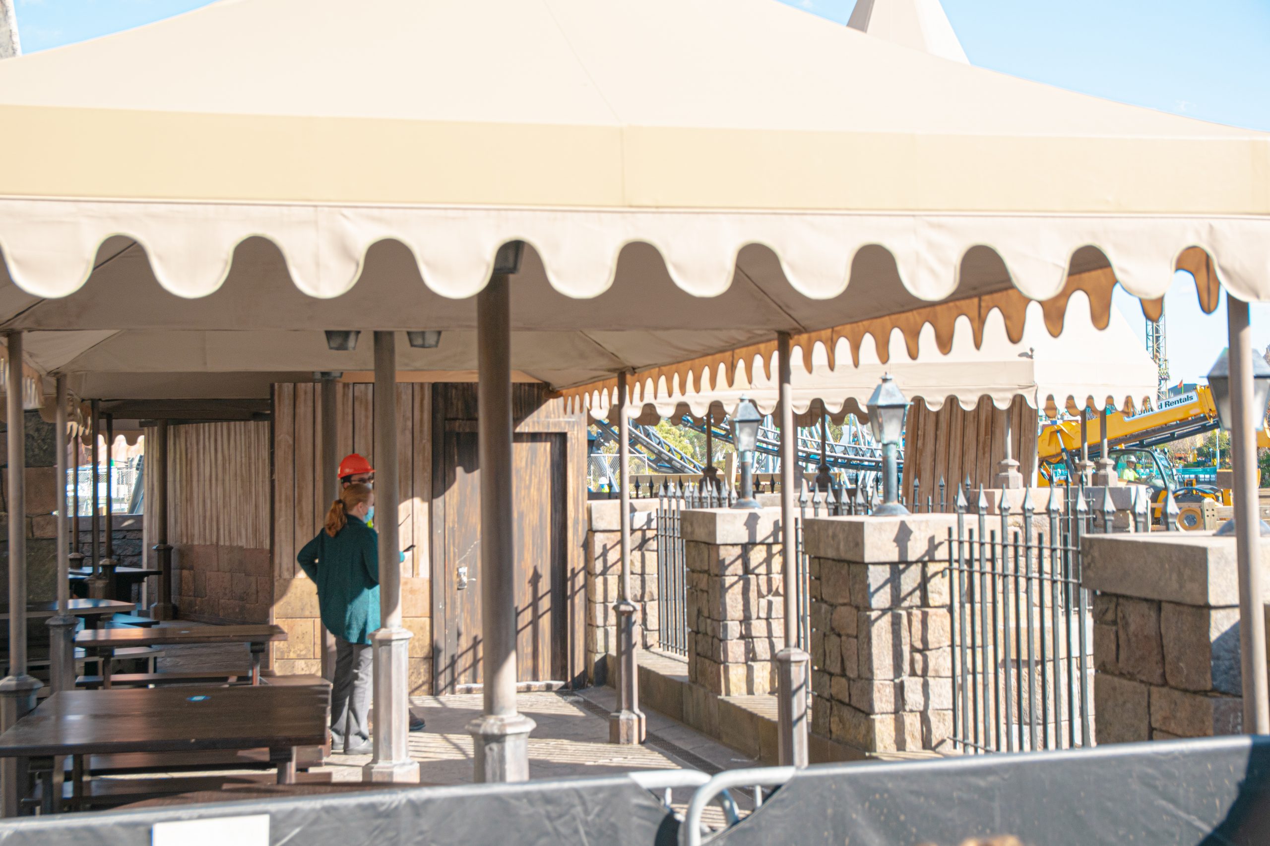 Jurassic World: VelociCoaster Update and Testing Footage - Early ...