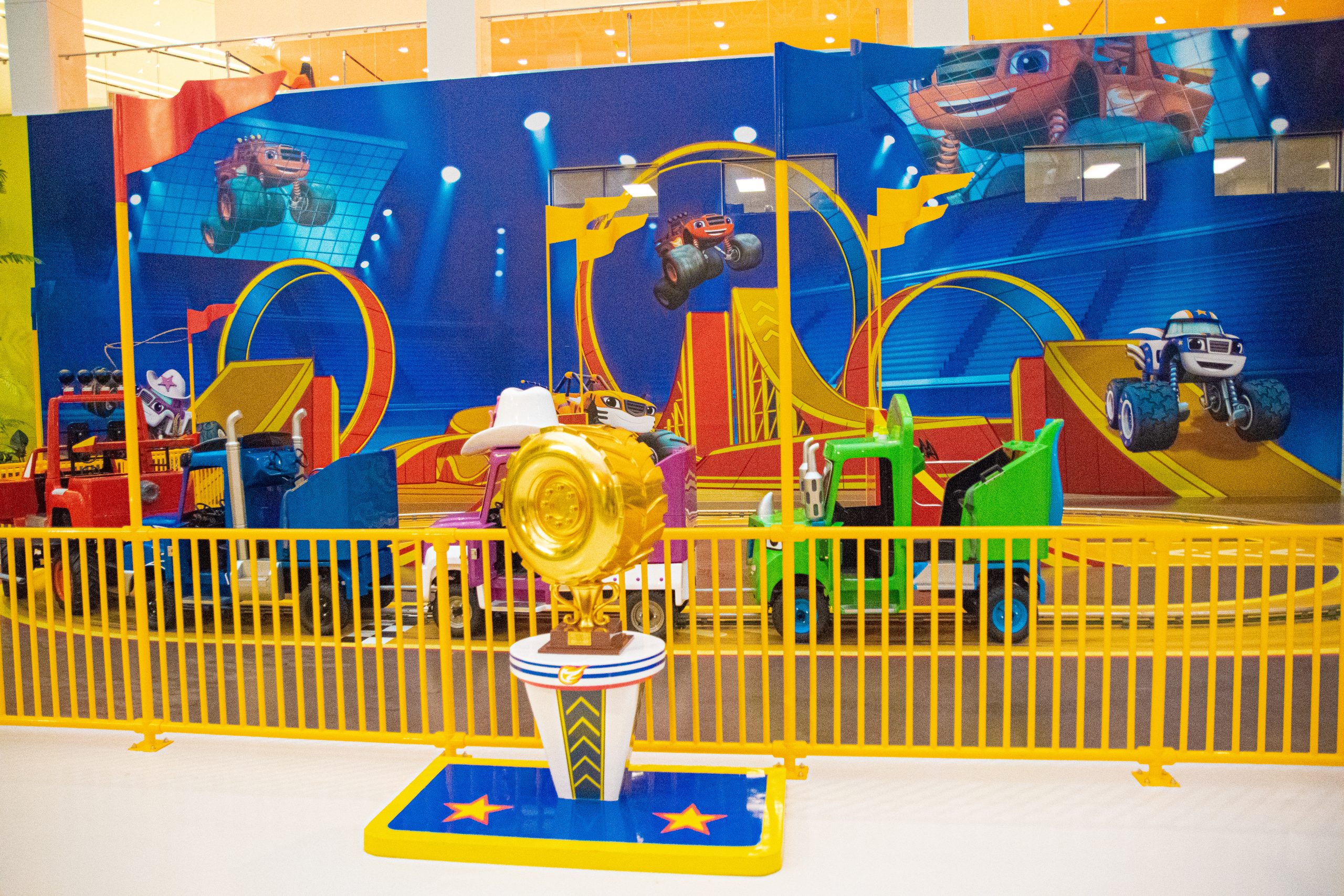 American Dream - Nickelodeon Universe - Coaster Kings