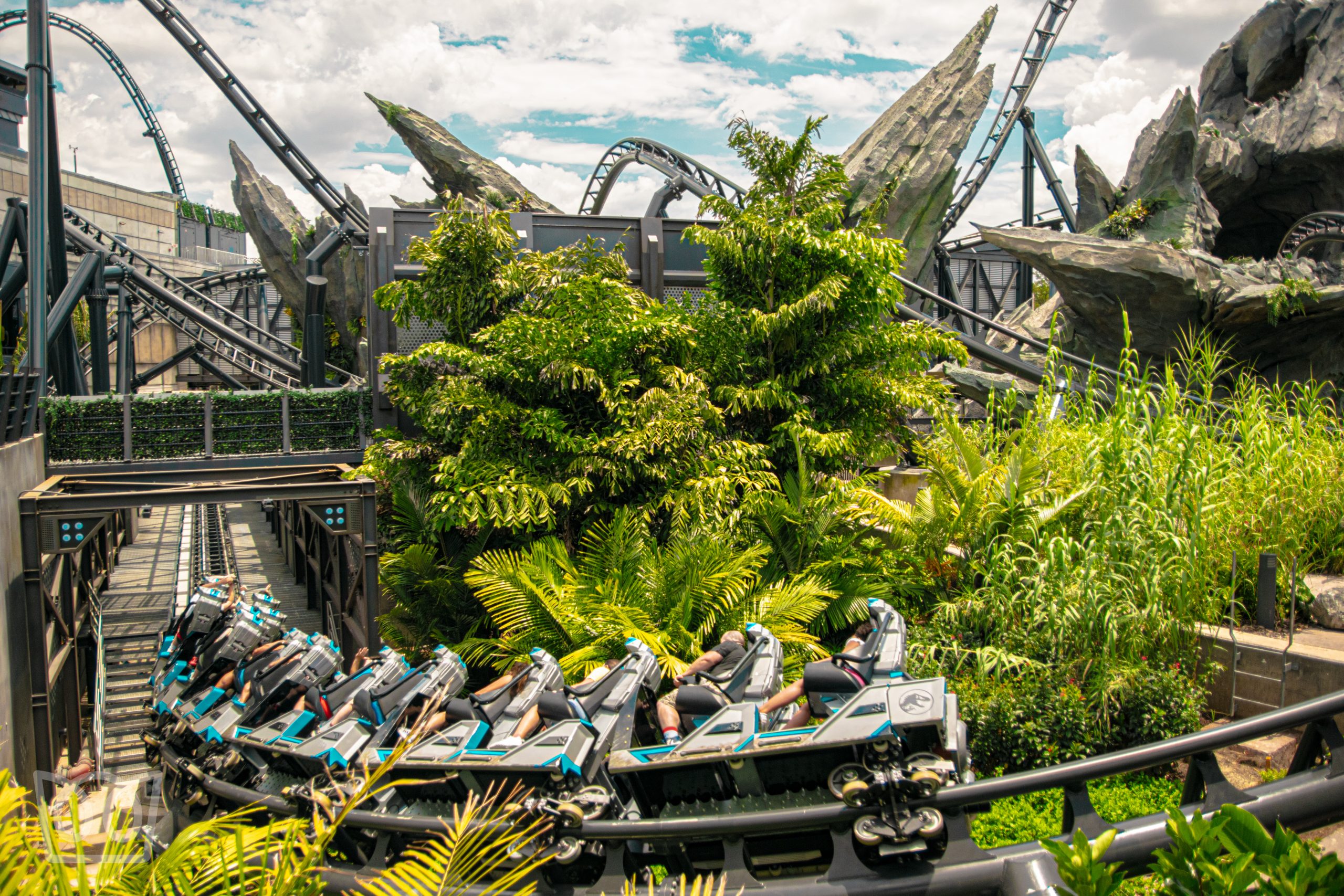 Jurassic World VelociCoaster Against the World - Coaster Kings