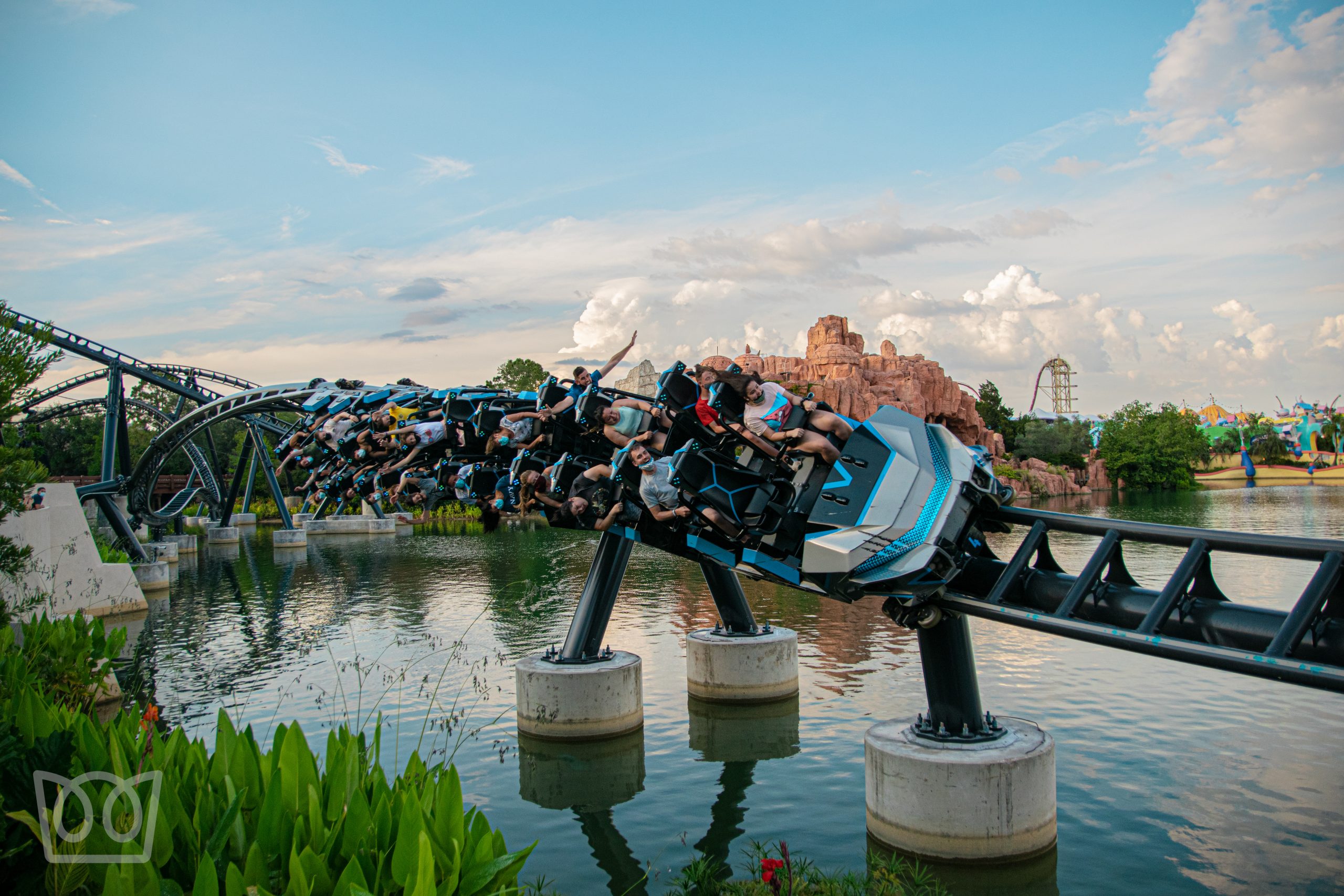 Jurassic World VelociCoaster Against the World - Coaster Kings