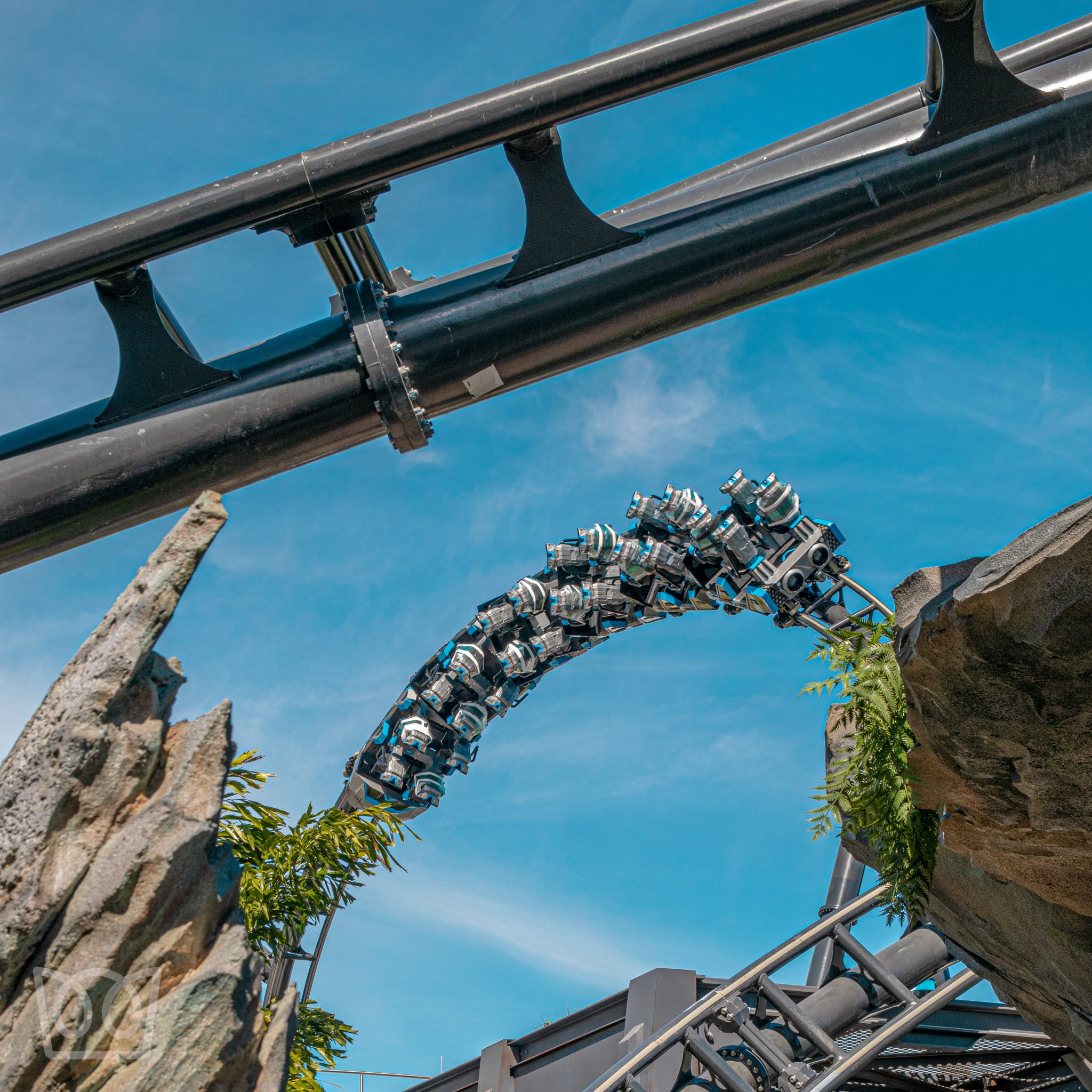 Jurassic World VelociCoaster Against the World - Coaster Kings