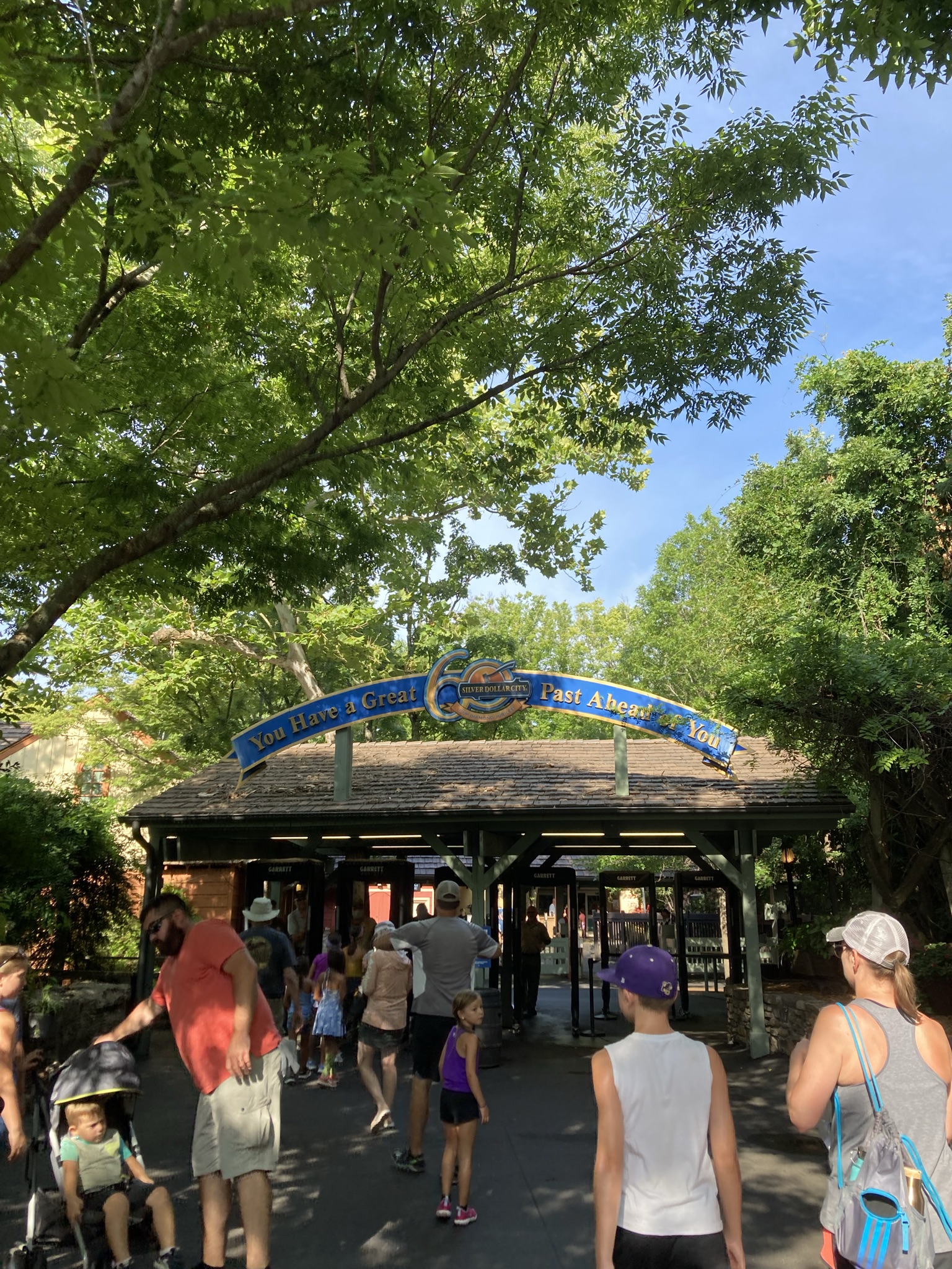 The Missouri Triangle: Part 1 - Silver Dollar City - Coaster Kings